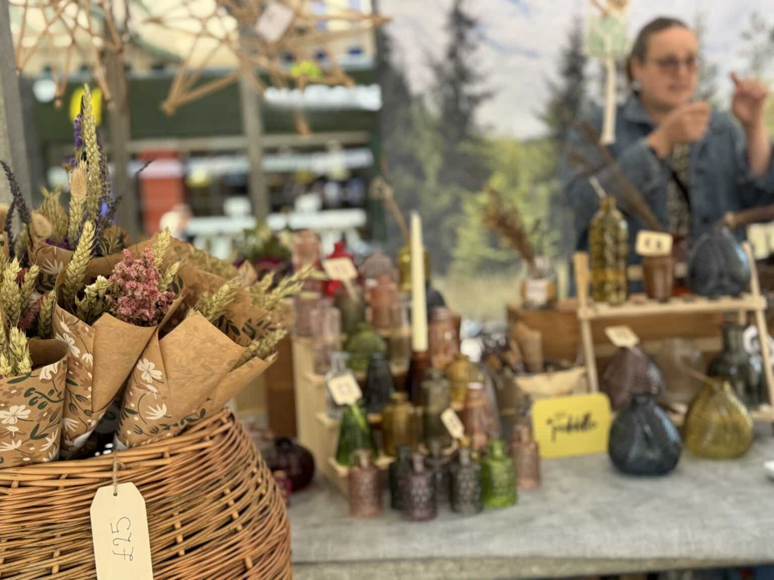10 Top Tips to Make Your Market Stall Look Great! - Pedddle